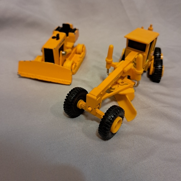 ERTL | Toys | Lot Of 2 Metalplastic John Deere Ertl Construction ...